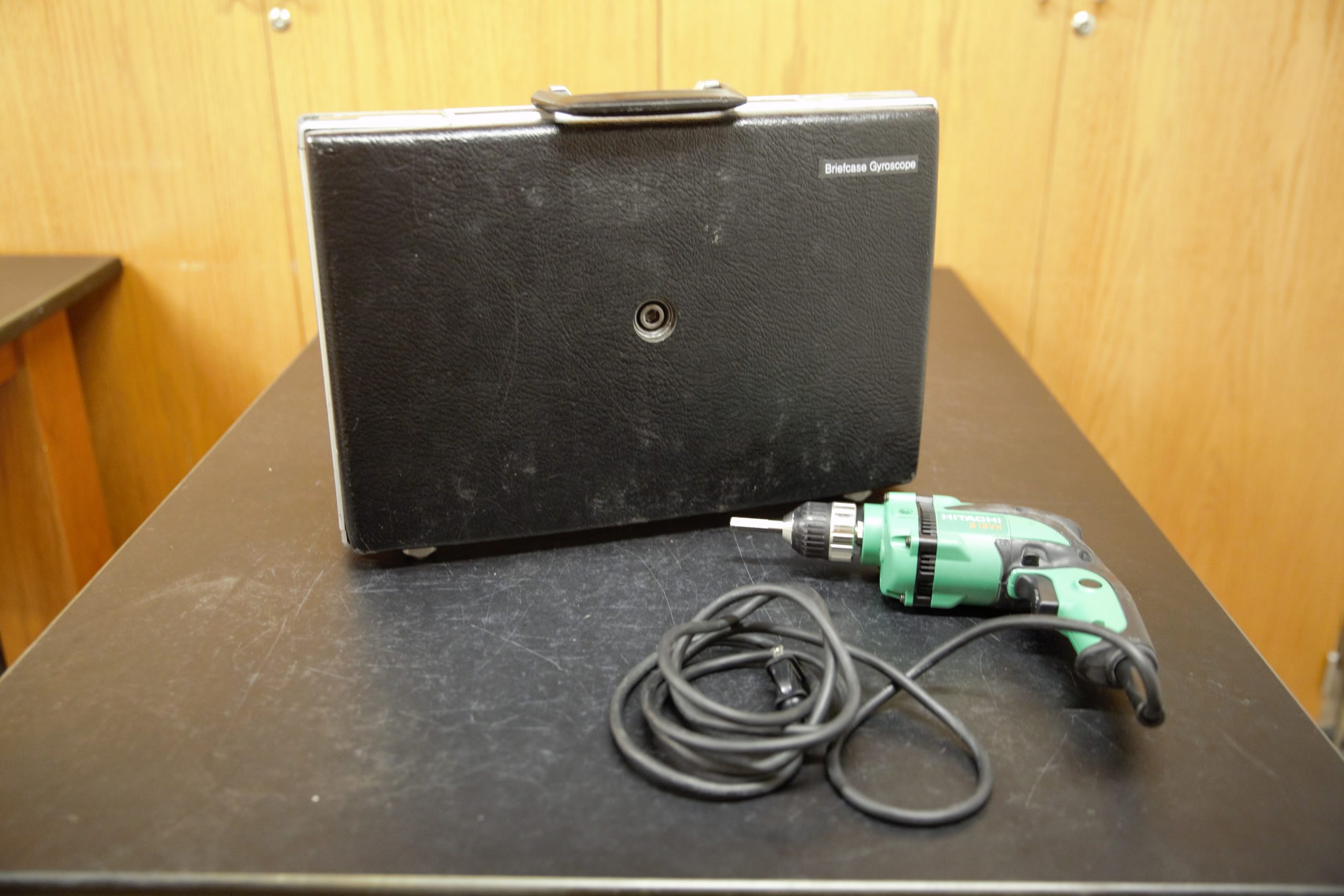 (1Q50.30) Briefcase Gryoscope – TAMU Physics Lab Center