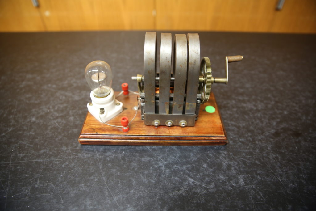 (5K40.80) Hand Crank Generator – TAMU Physics Lab Center