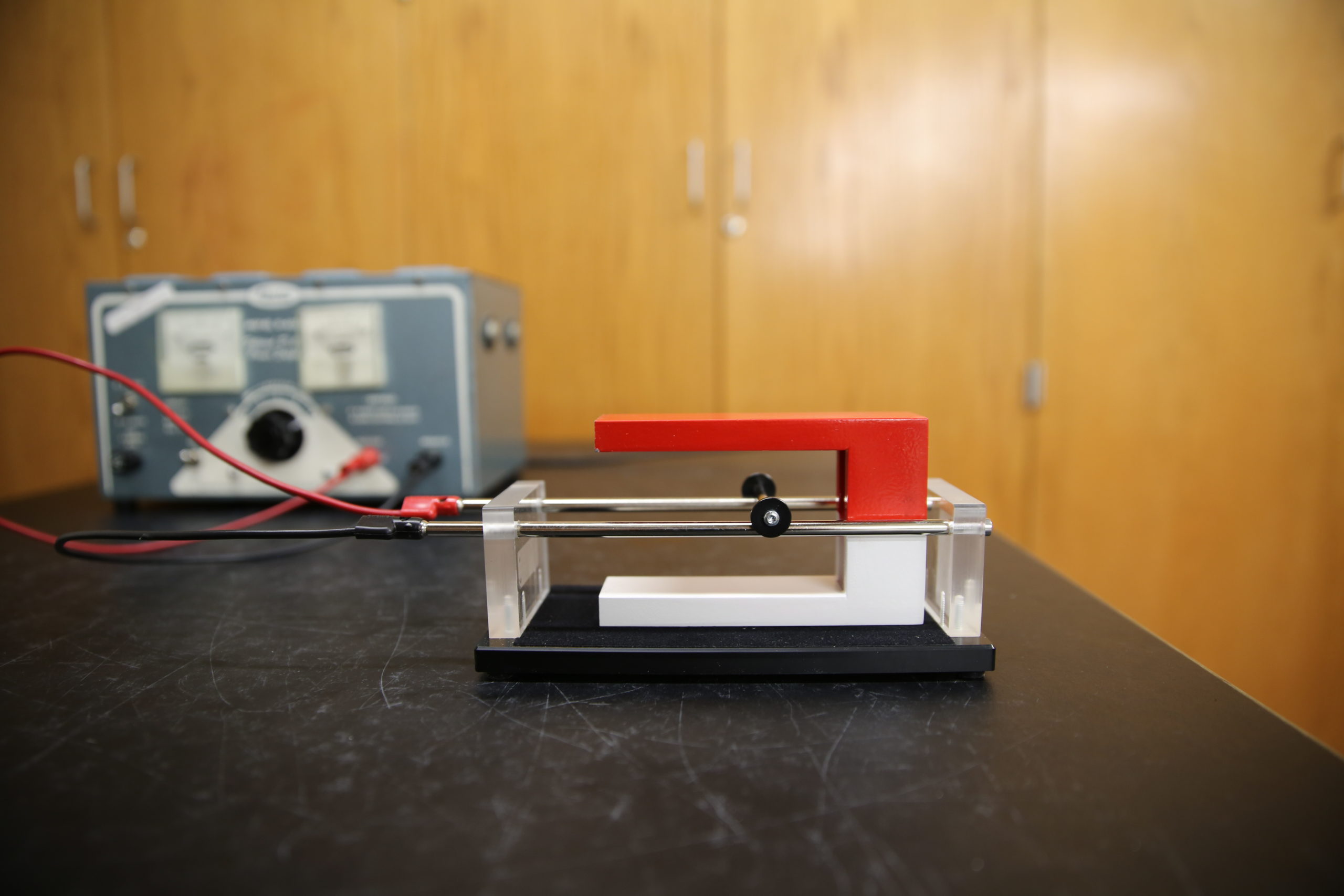 (5H40.31) Lorentz Force Rails – TAMU Physics Lab Center