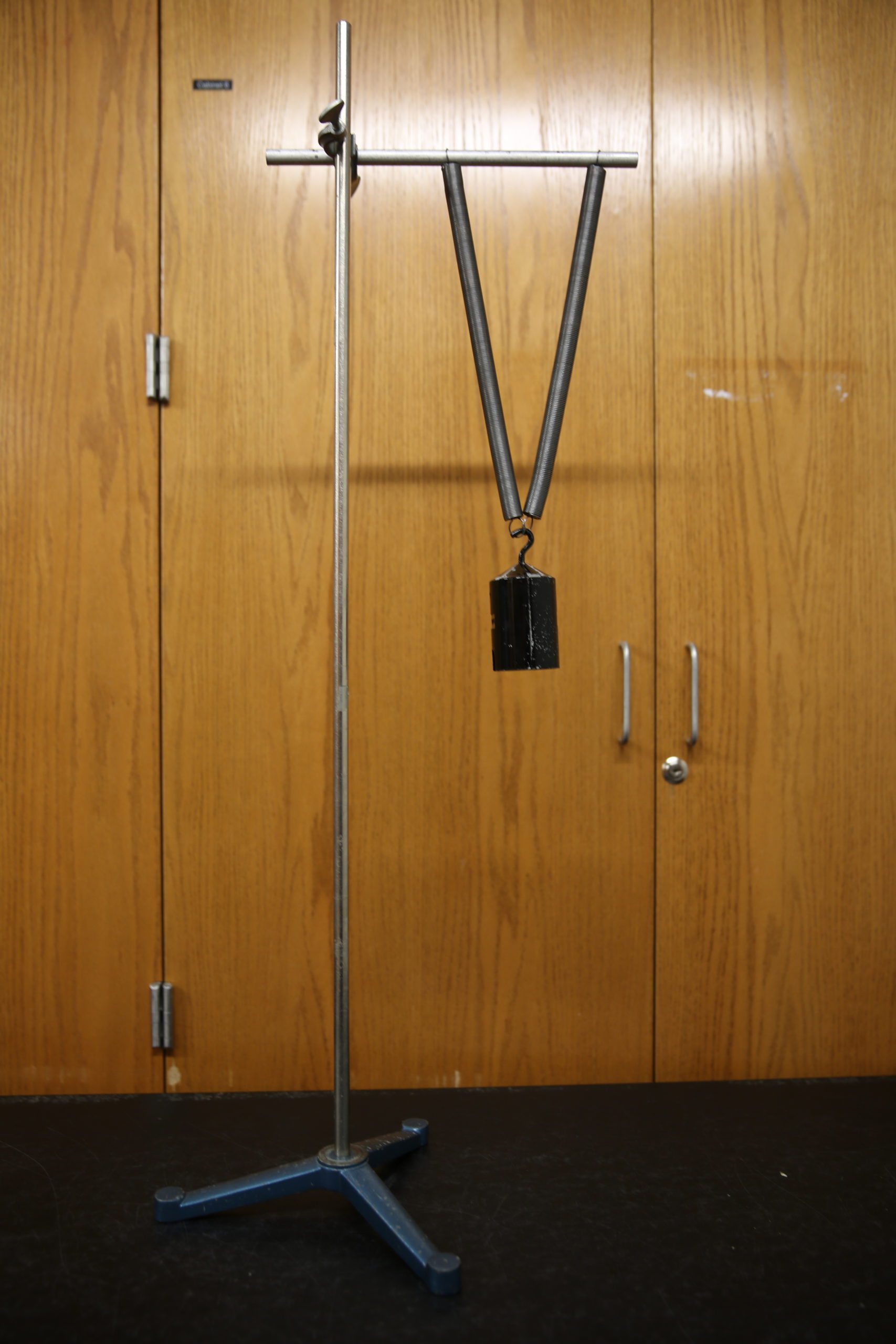 (3A20.20) Series & Parallel Spring – TAMU Physics Lab Center